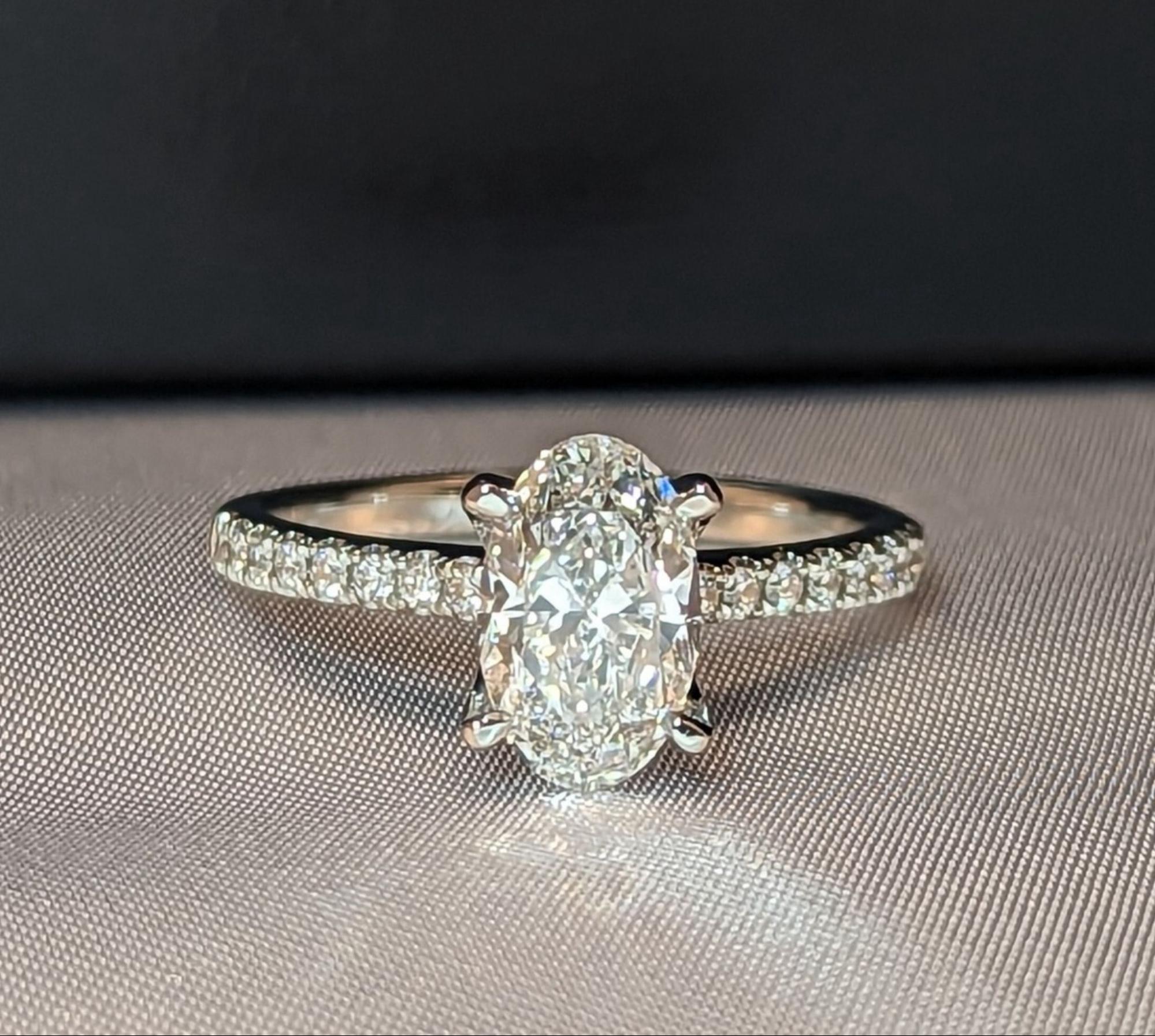 Oval Cut Diamonds Guide - Samuel Kleinberg